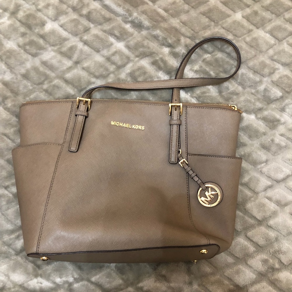 Michael Kors Jet Set Crossgrain Leather Tote - Gem